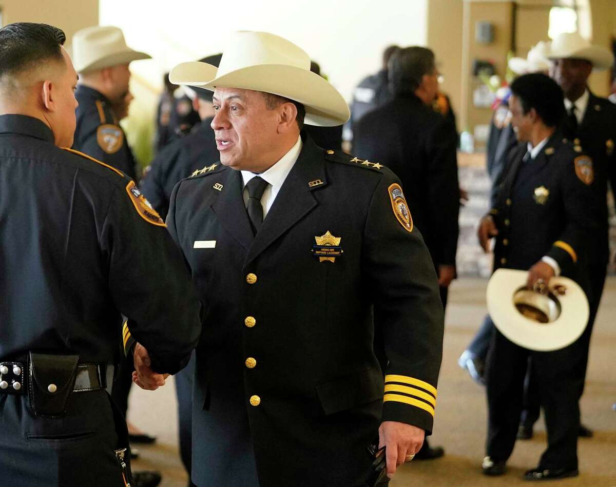 At funeral of slain Harris County deputy Darren Almendarez, his widow ...