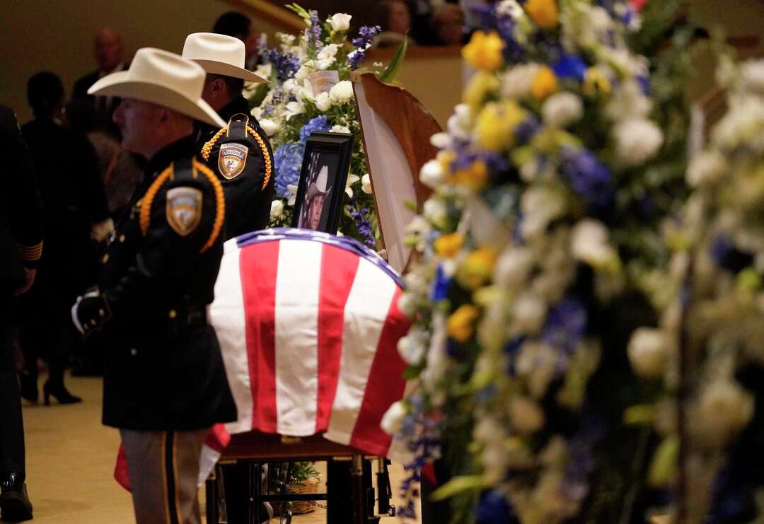 At funeral of slain Harris County deputy Darren Almendarez, his widow ...