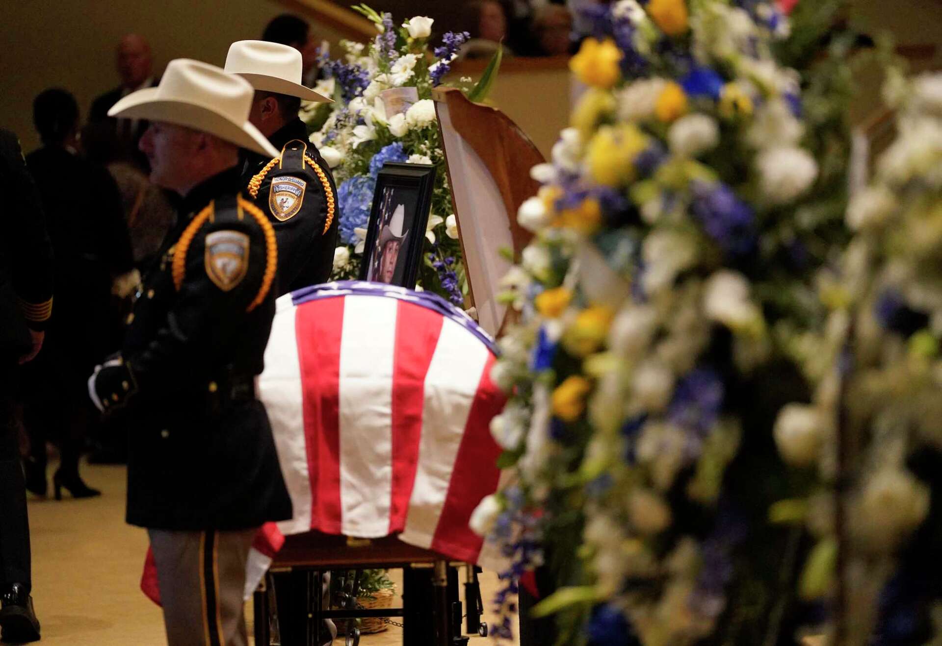 At funeral of slain Harris County deputy Darren Almendarez, his widow ...