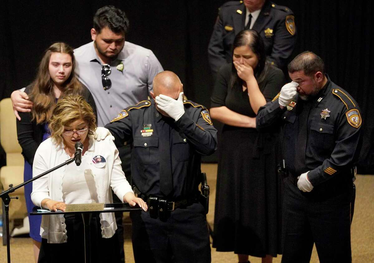 At funeral of slain Harris County deputy Darren Almendarez, his widow ...