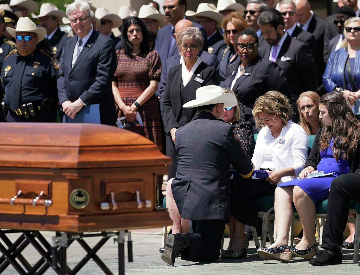 At funeral of slain Harris County deputy Darren Almendarez, his widow ...