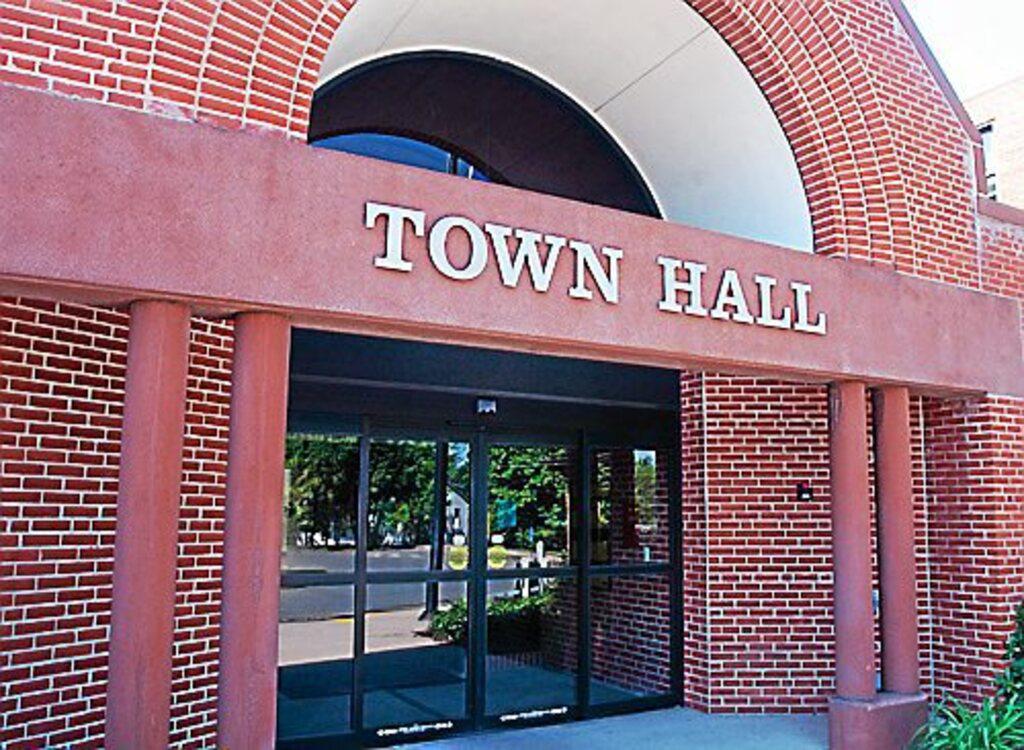 Cromwell finalizes $33.9 million town budget, ready for May referendum