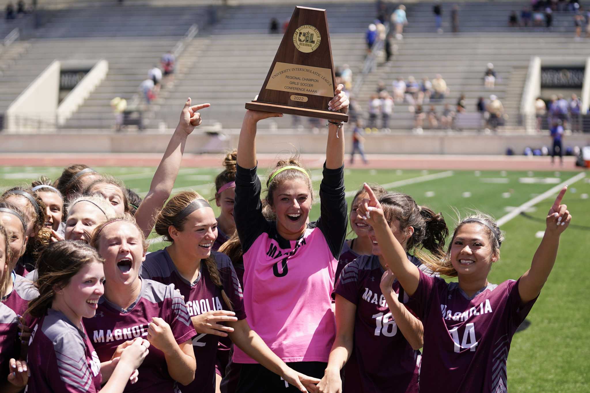 Magnolia clinches state tournament berth with win over Friendswood