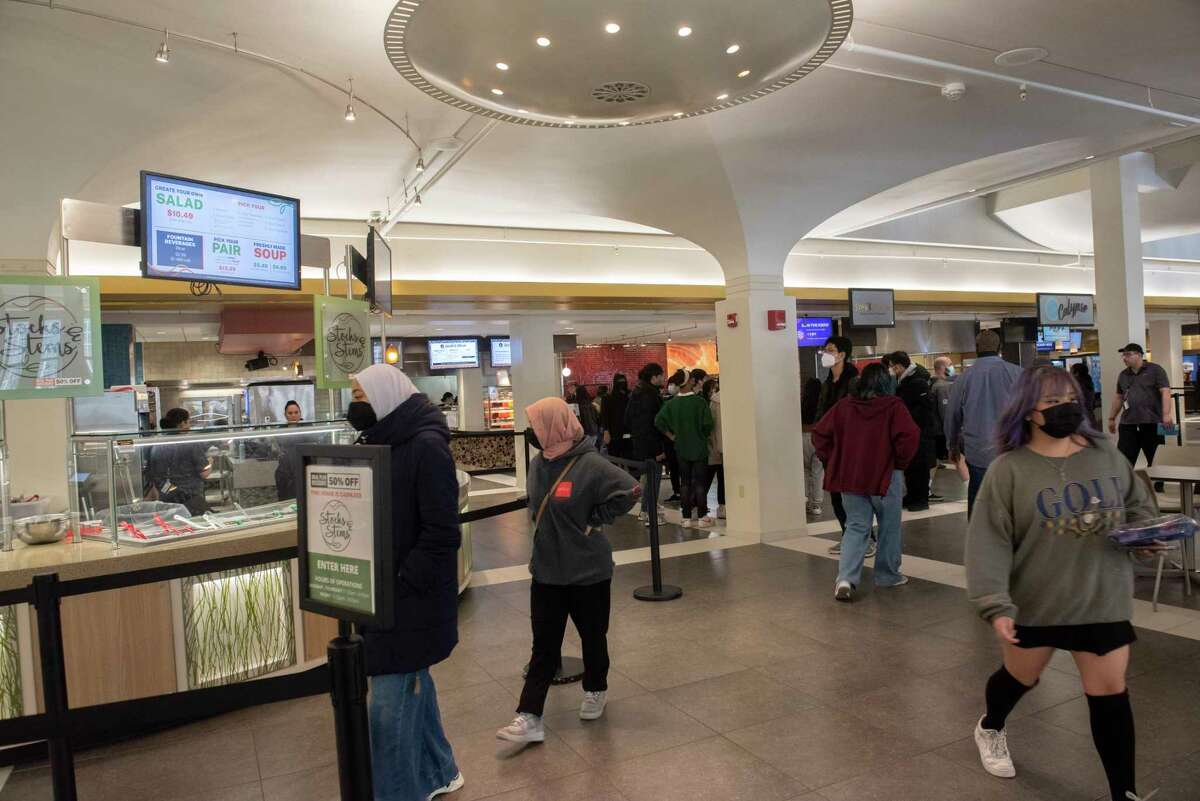 Local college food evolves from 'scoop and serve' cafeteria to finer ...