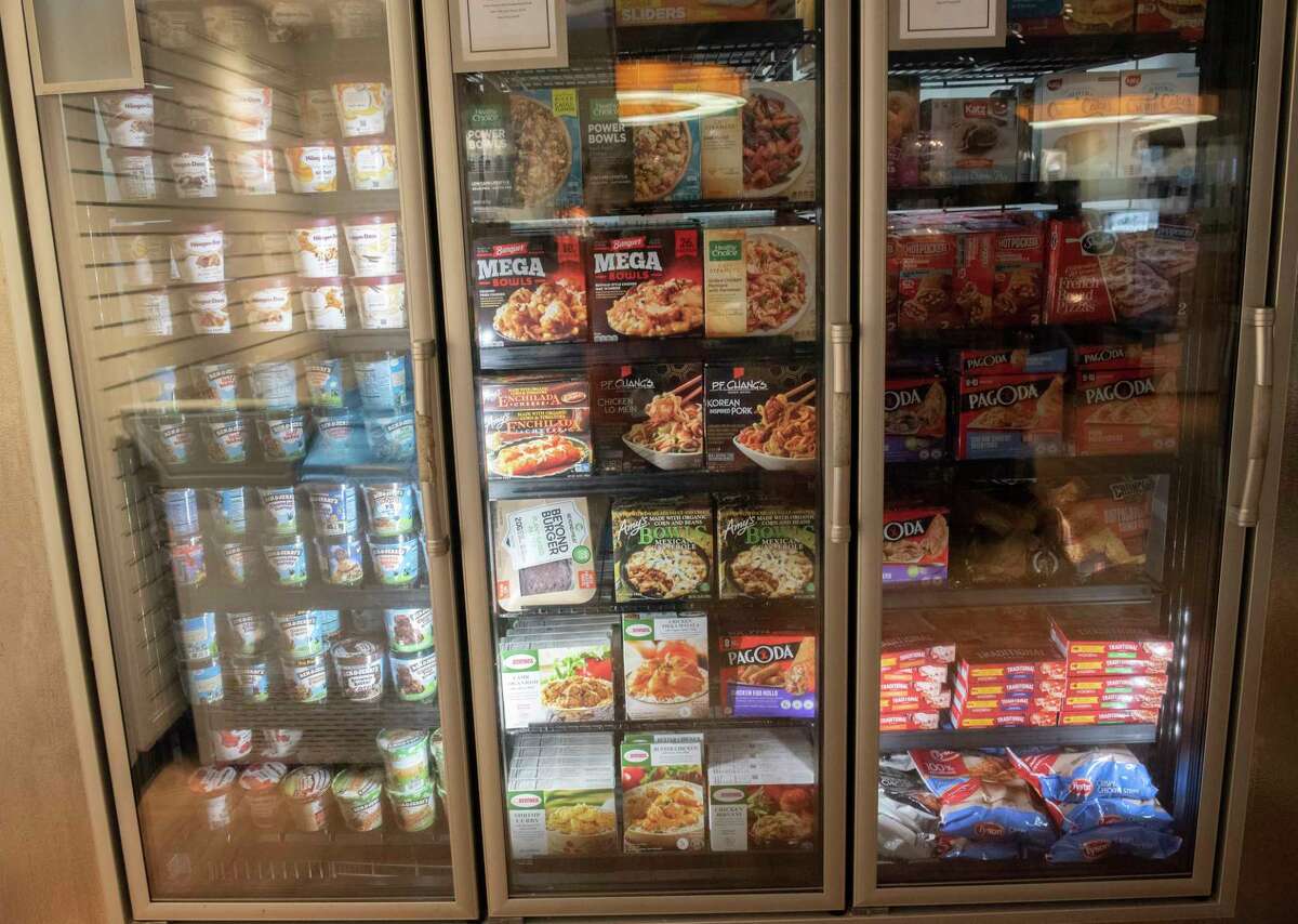 Local college food evolves from 'scoop and serve' cafeteria to finer ...
