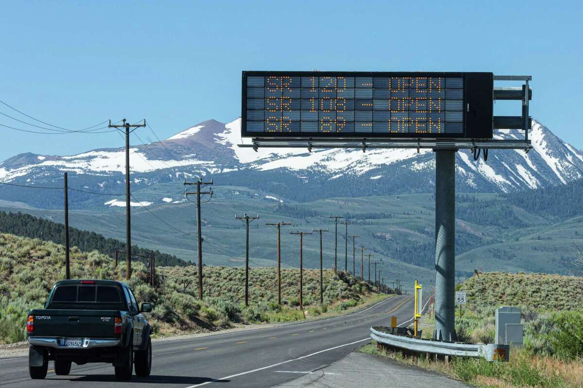 California Road Trip: Explore the Eastern Sierra along Highway 395