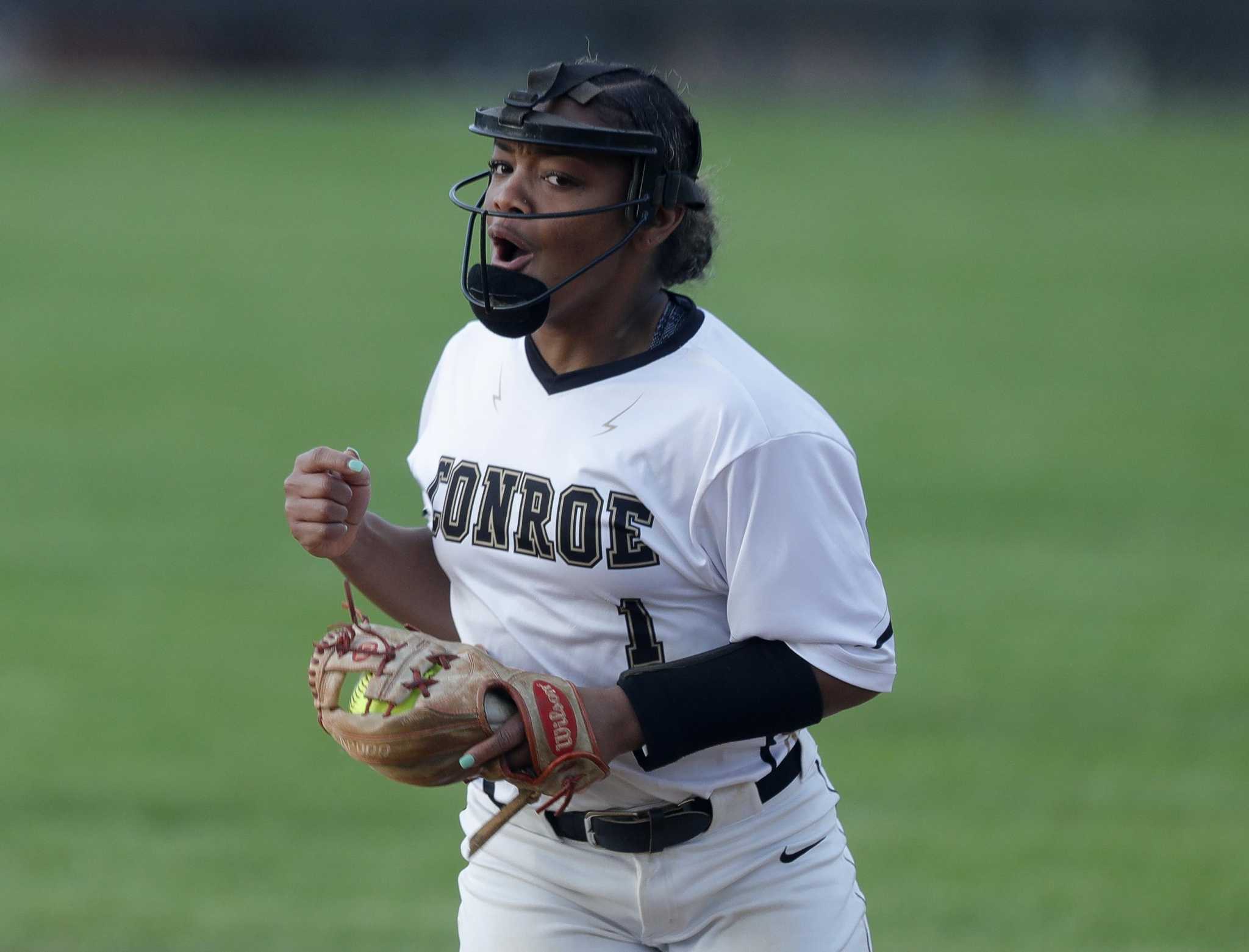 Conroe’s upset of Grand Oaks highlights wild night in 13-6A
