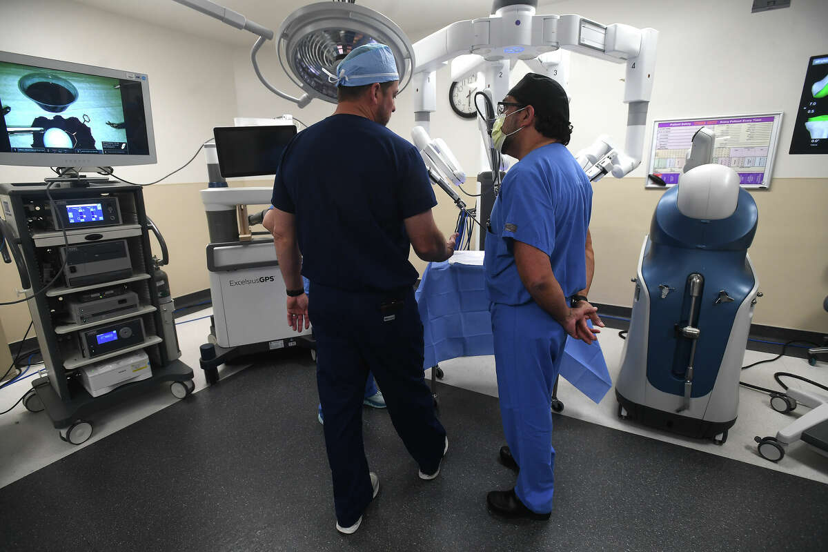 Photos: Christus St. Elizabeth Hospital demonstrates robot tech