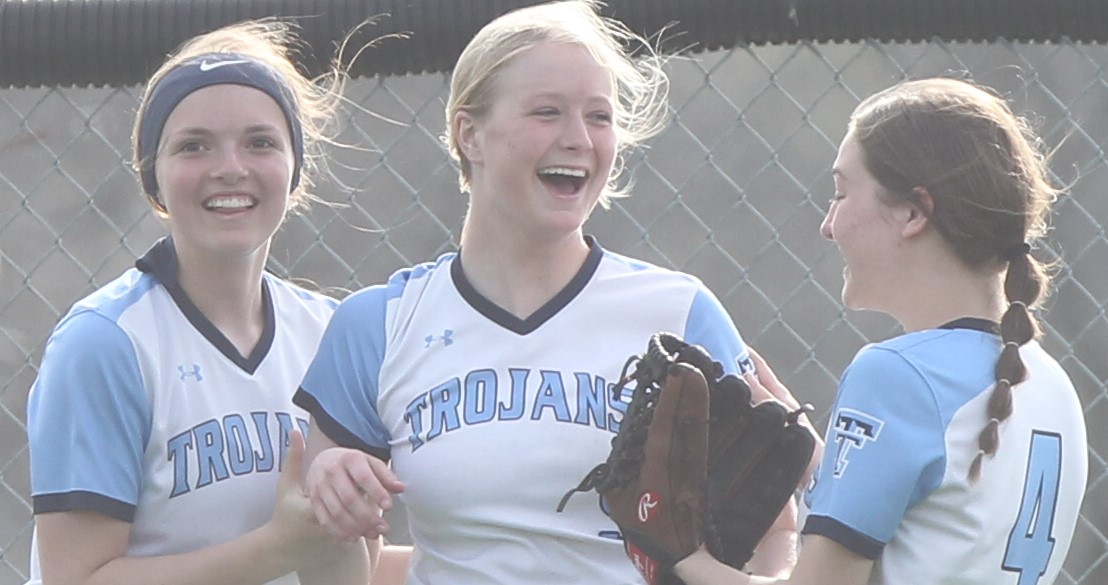 Triopia's Hailey Reynolds makes a catch you almost have to see to believe