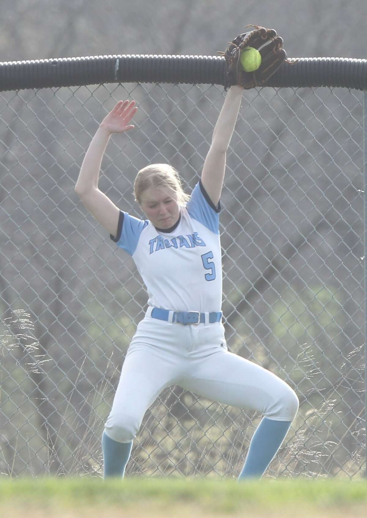 Triopia's Hailey Reynolds makes a catch you almost have to see to believe