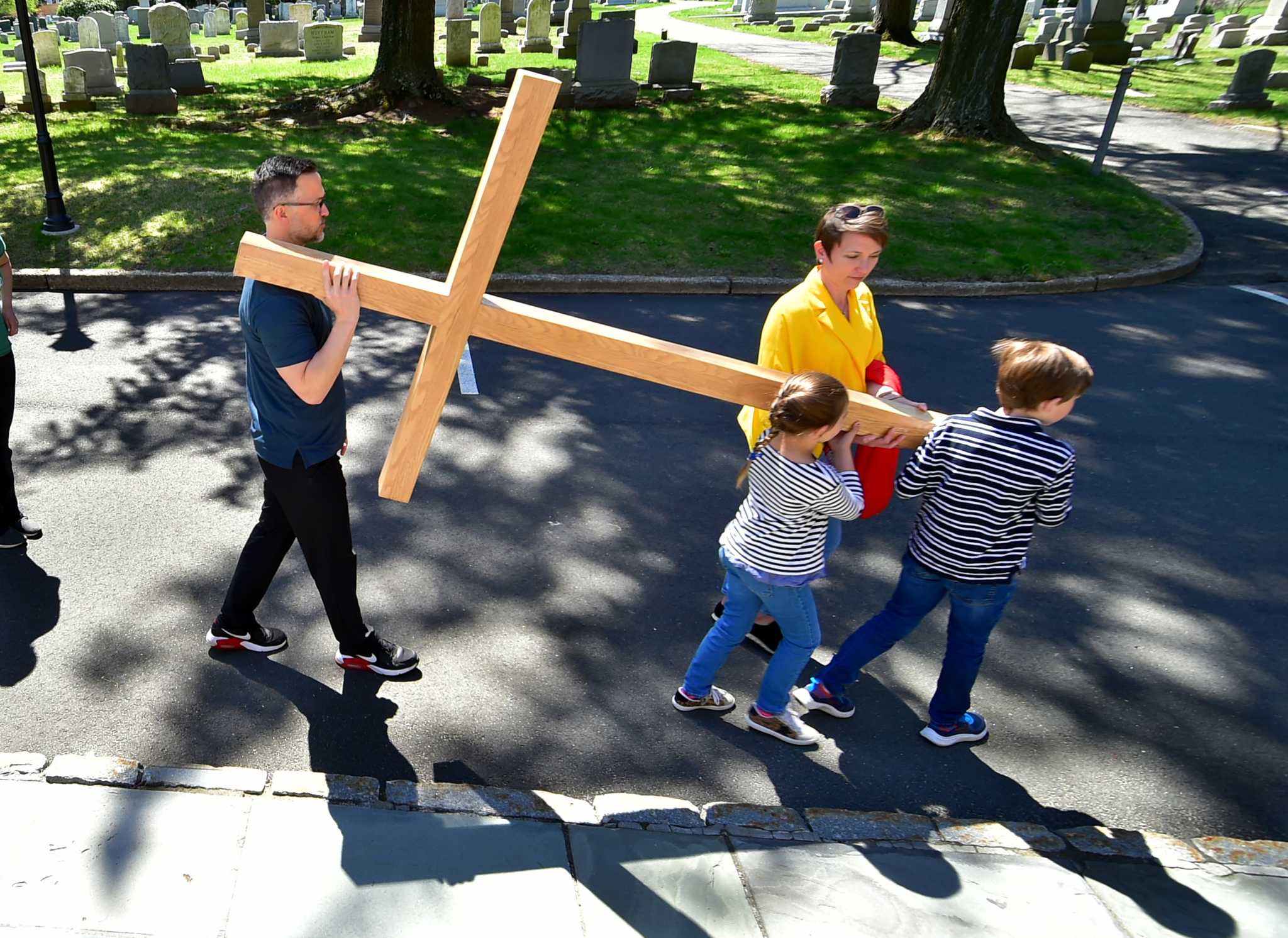 What's open and closed on Good Friday in Connecticut