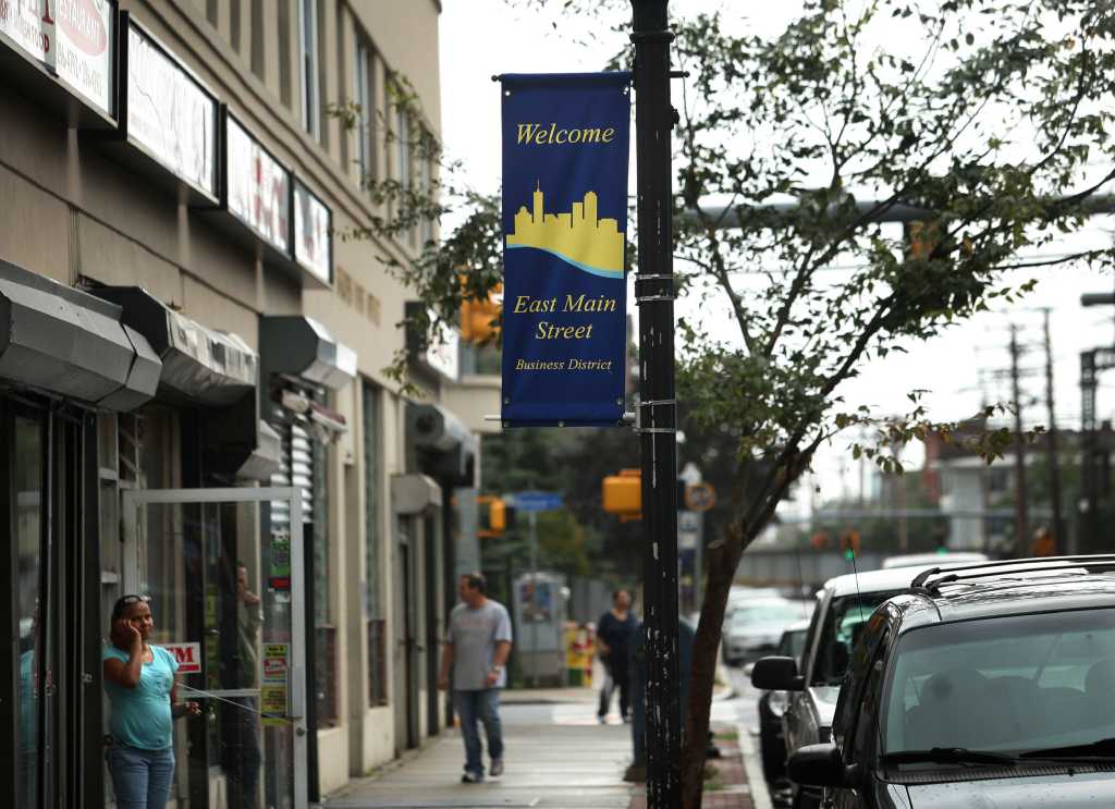 New signs help define district