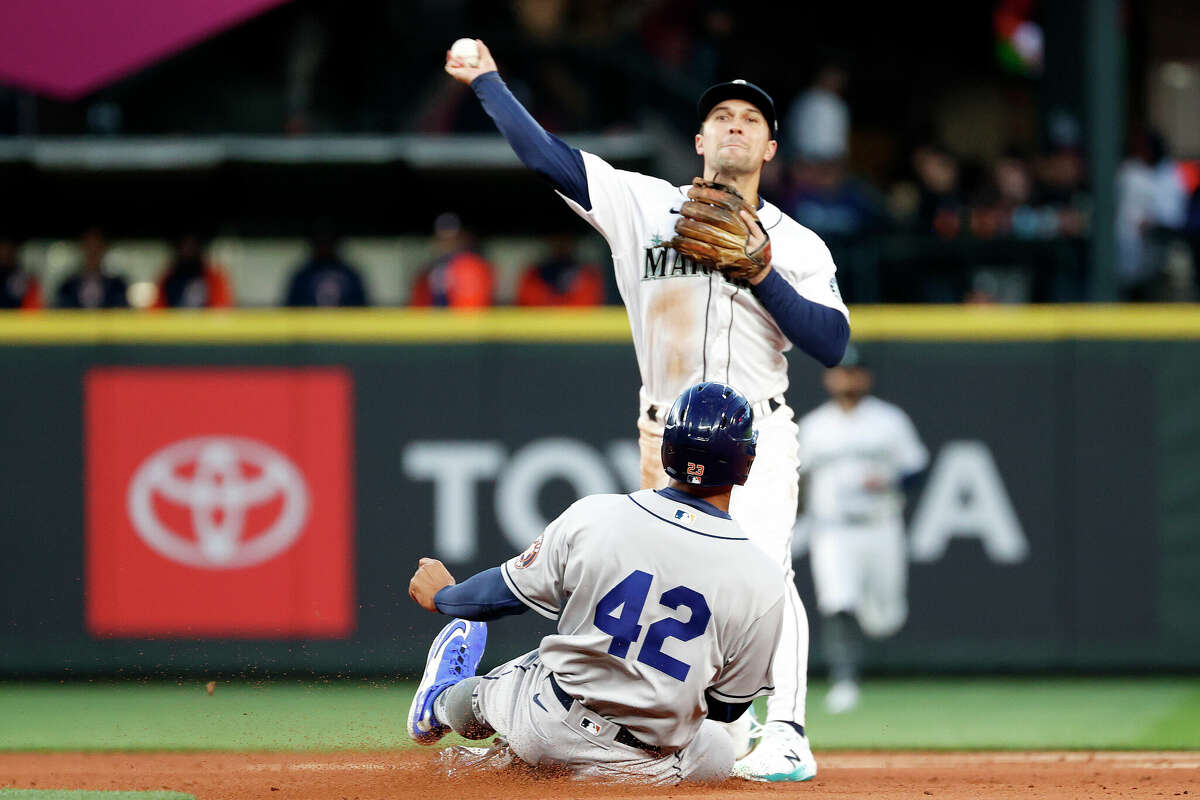 Astros blown out by Mariners in series opener