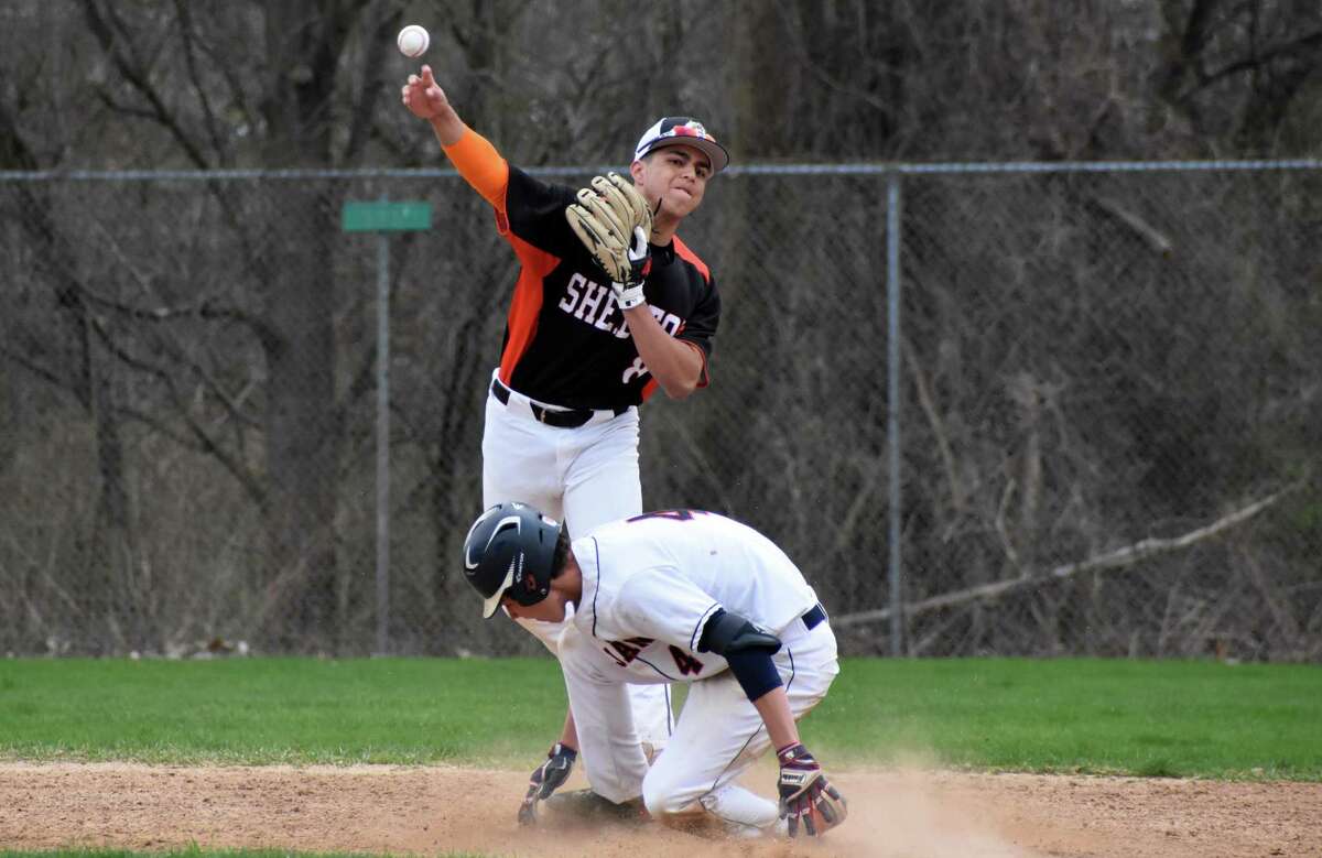 Shelton baseball edges Lyman Hall