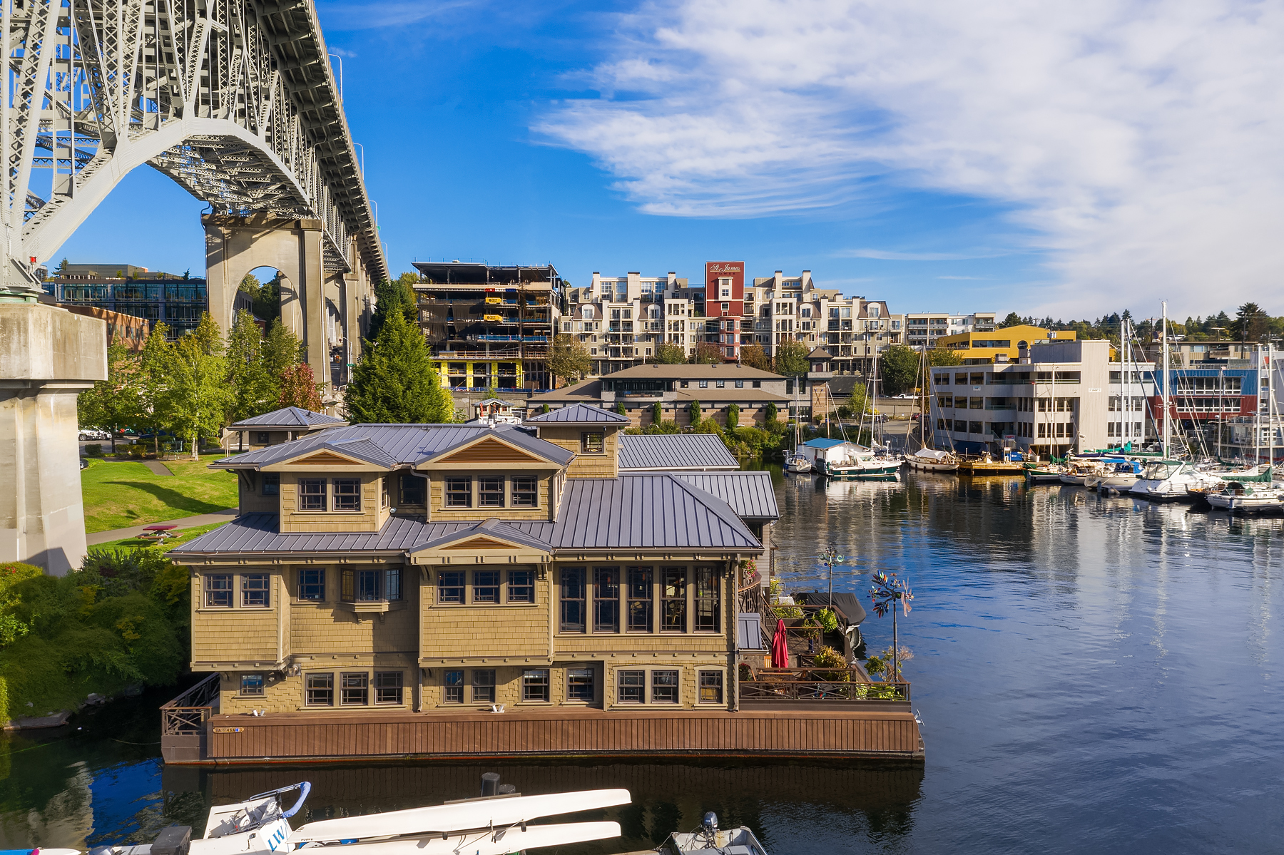 Luxury Lake Union Houseboat In Seattle Includes The Slip Houseboat On