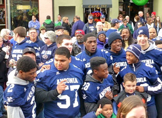 Ansonia ‘Parade of Champions’ celebrates football, cheerleading teams