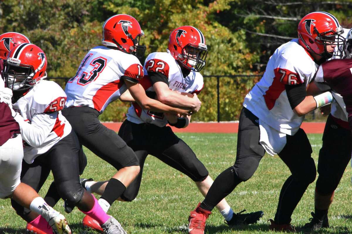 Saturday’s football roundup: Nurse tosses 2 TDs to lead Killingly by Fitch