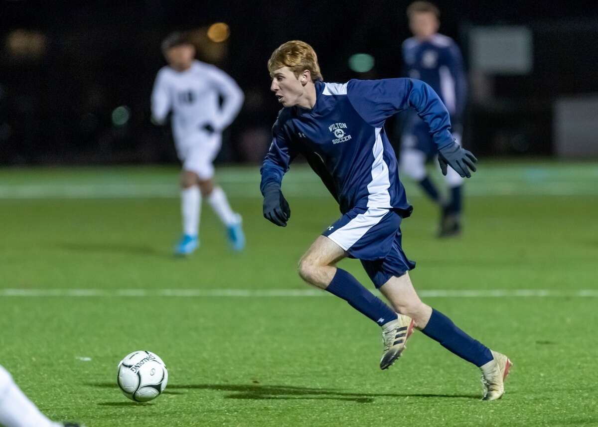 Wilton advances to state quarterfinals with win over Maloney