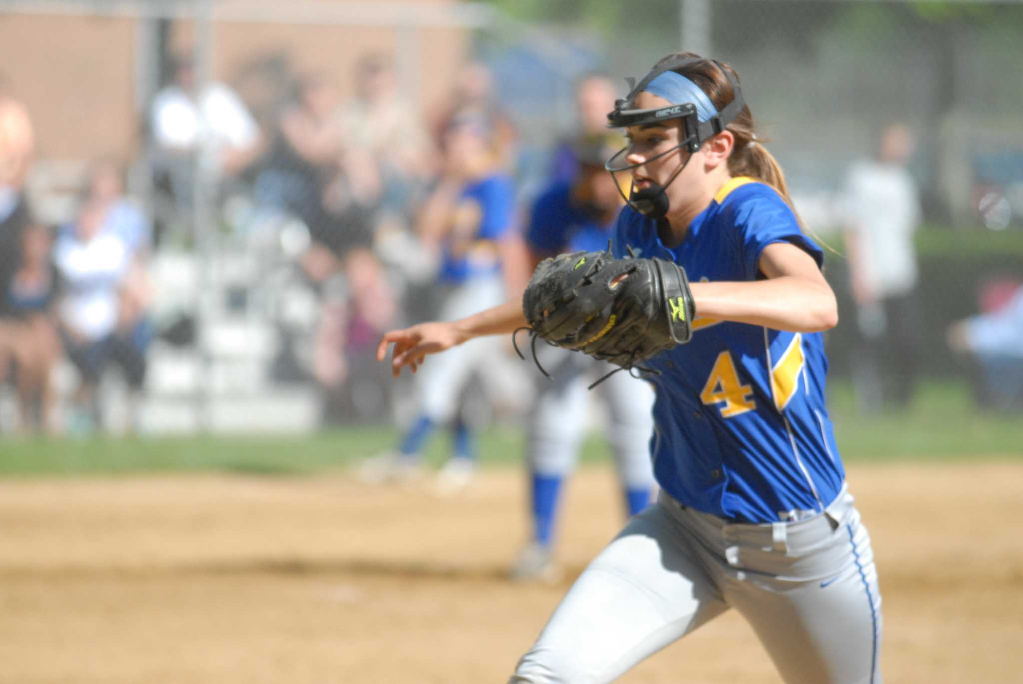 Shoreline softball tournament: Late rally propels H-K past North ...