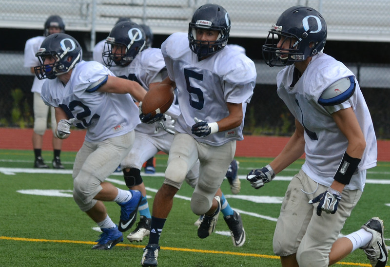 2014 football: Oxford feels right at home in Naugatuck Valley League