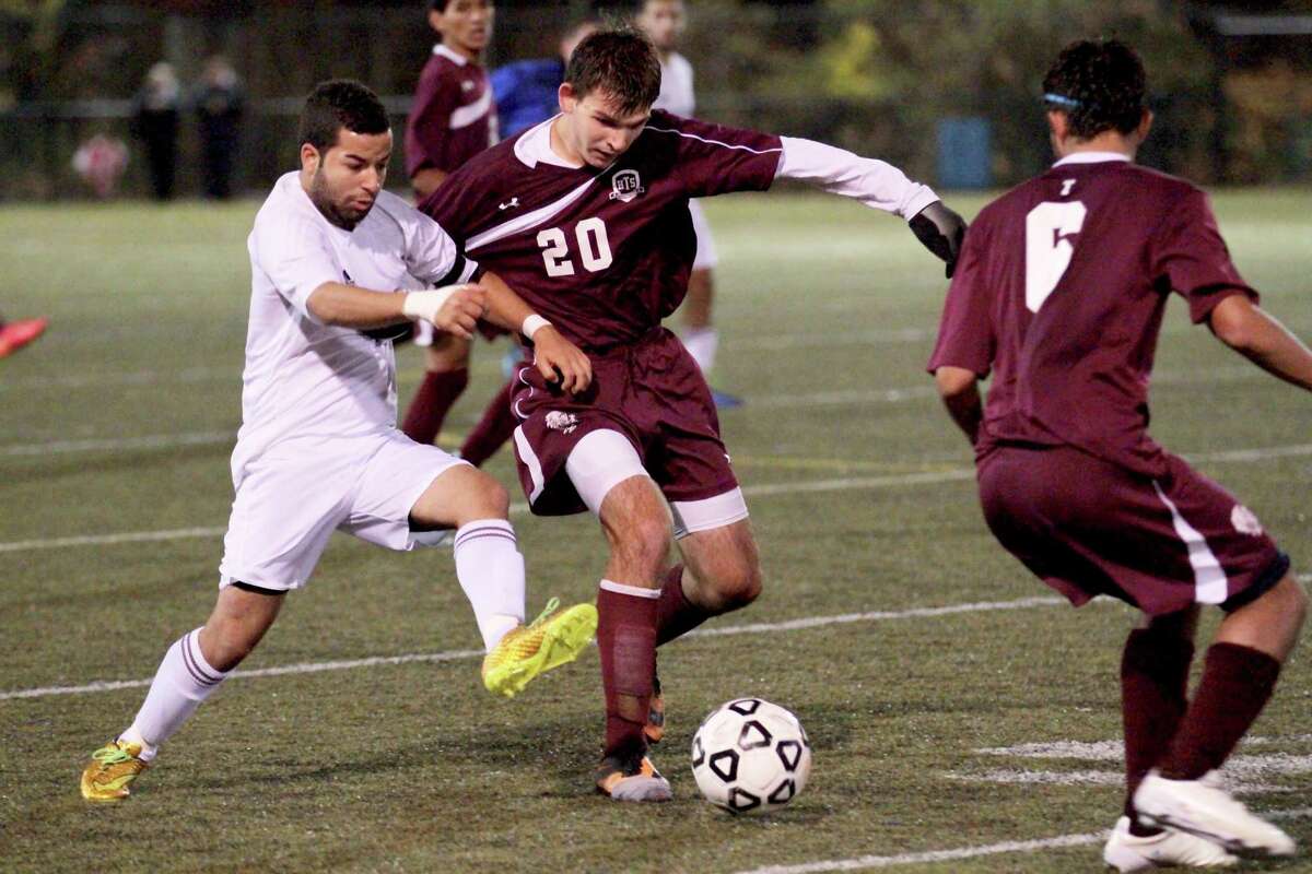 Boys soccer: Naugatuck downs Torrington to win NVL title