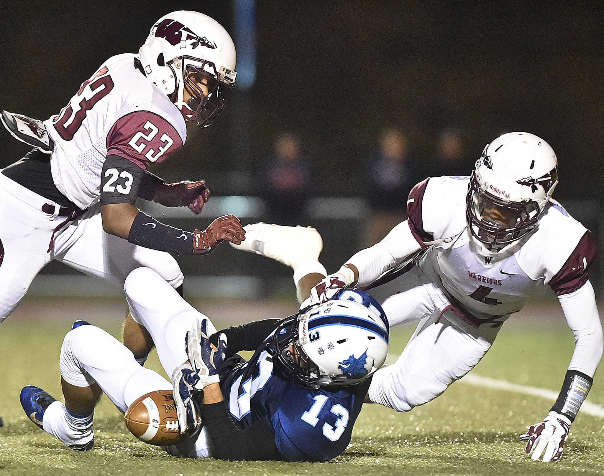 Football: Big plays lift Windsor past Middletown