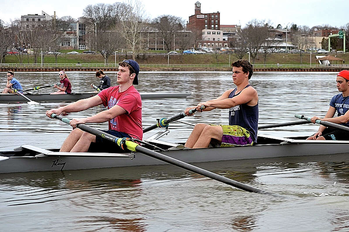 Middletown High crew team hopes to raise $75,000 for new boats