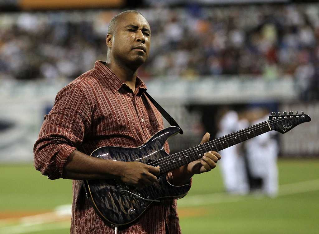 Bernie Williams goes from center field to center stage at Ridgefield