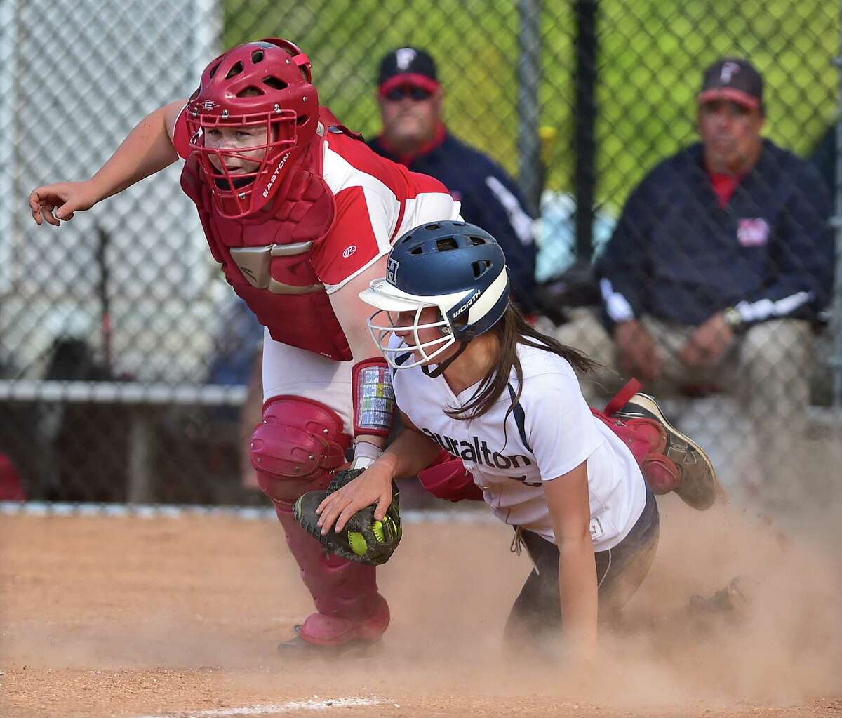 Softball: Lauralton Hall beats Foran, heads into postseason on a roll
