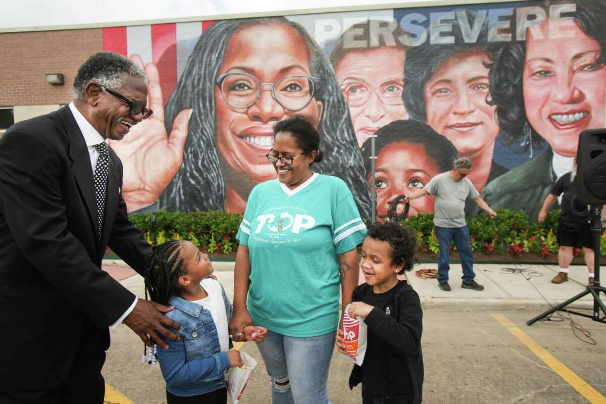 Fifth Ward mural honors Supreme Court's Ketanji Brown Jackson and other ...