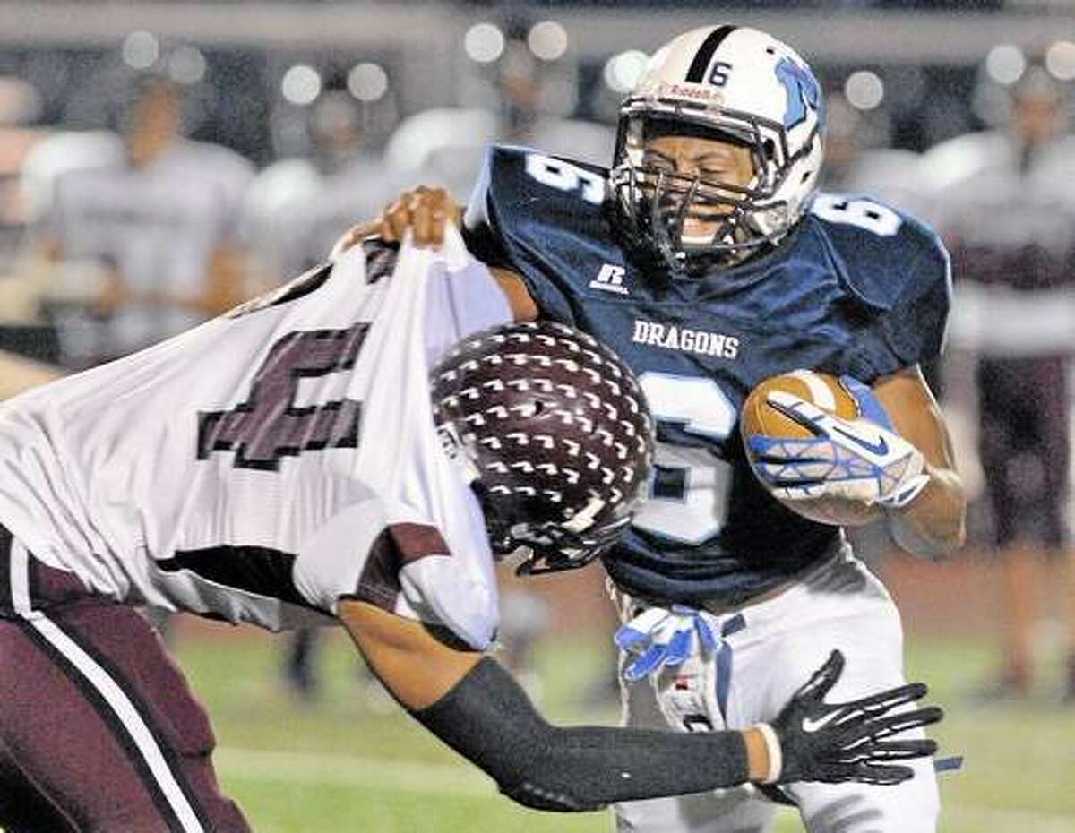 Dario Highsmith leads Middletown football past Farmington