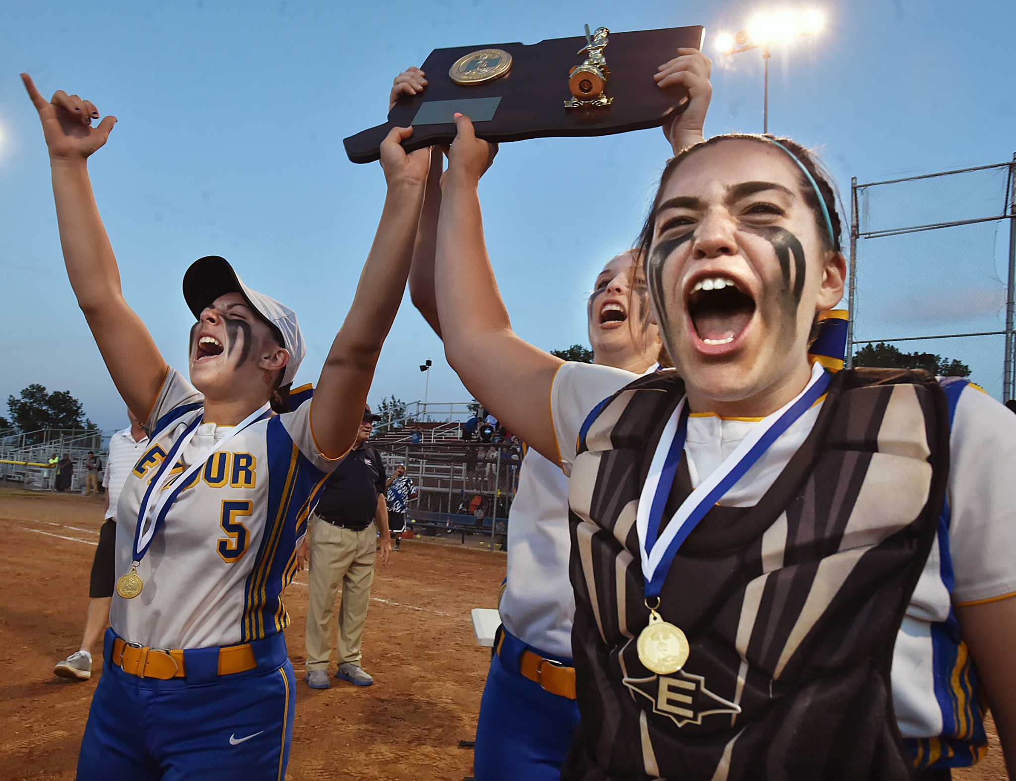 Class M Softball: Geffert guides Seymour past Rocky Hill, to 10th state ...