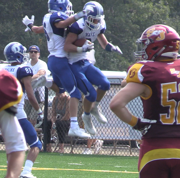 Football: No. 1 Darien begins title defense with rout of St. Joseph