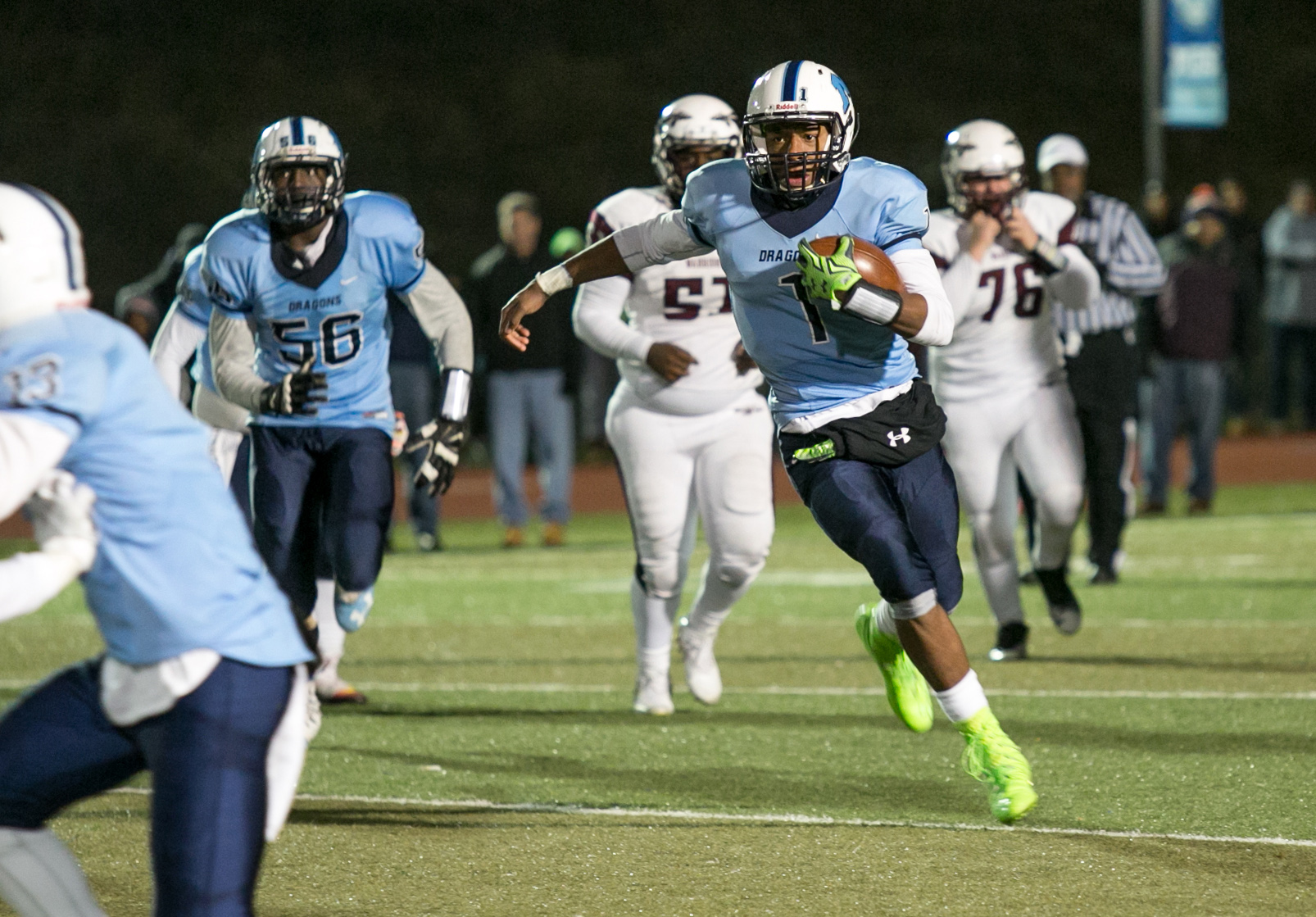 Football: Windsor defense steps up, holds off Middletown in CCC showdown