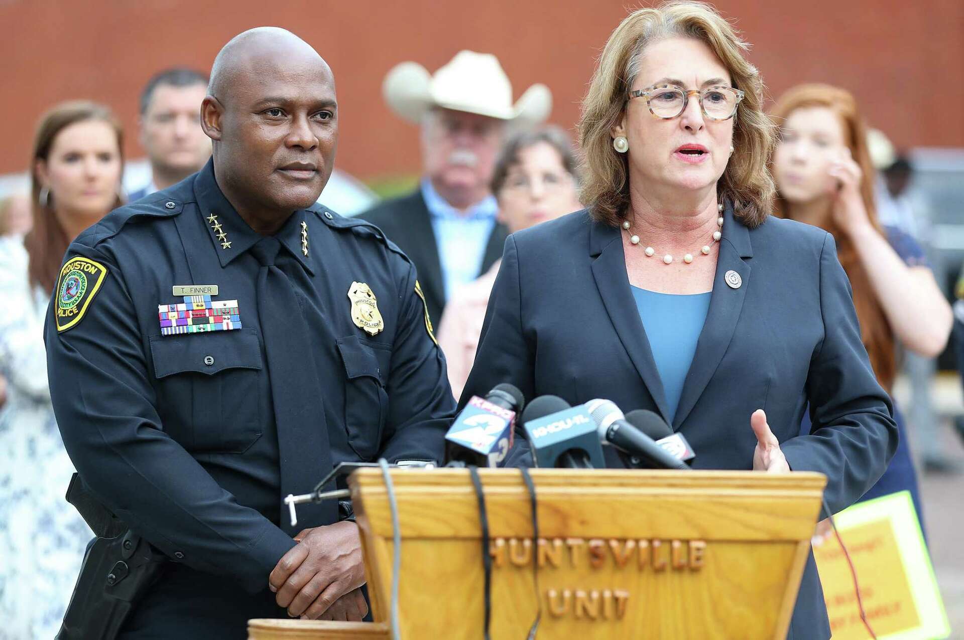 Convicted killer Carl Wayne Buntion executed for 1990 slaying of HPD ...