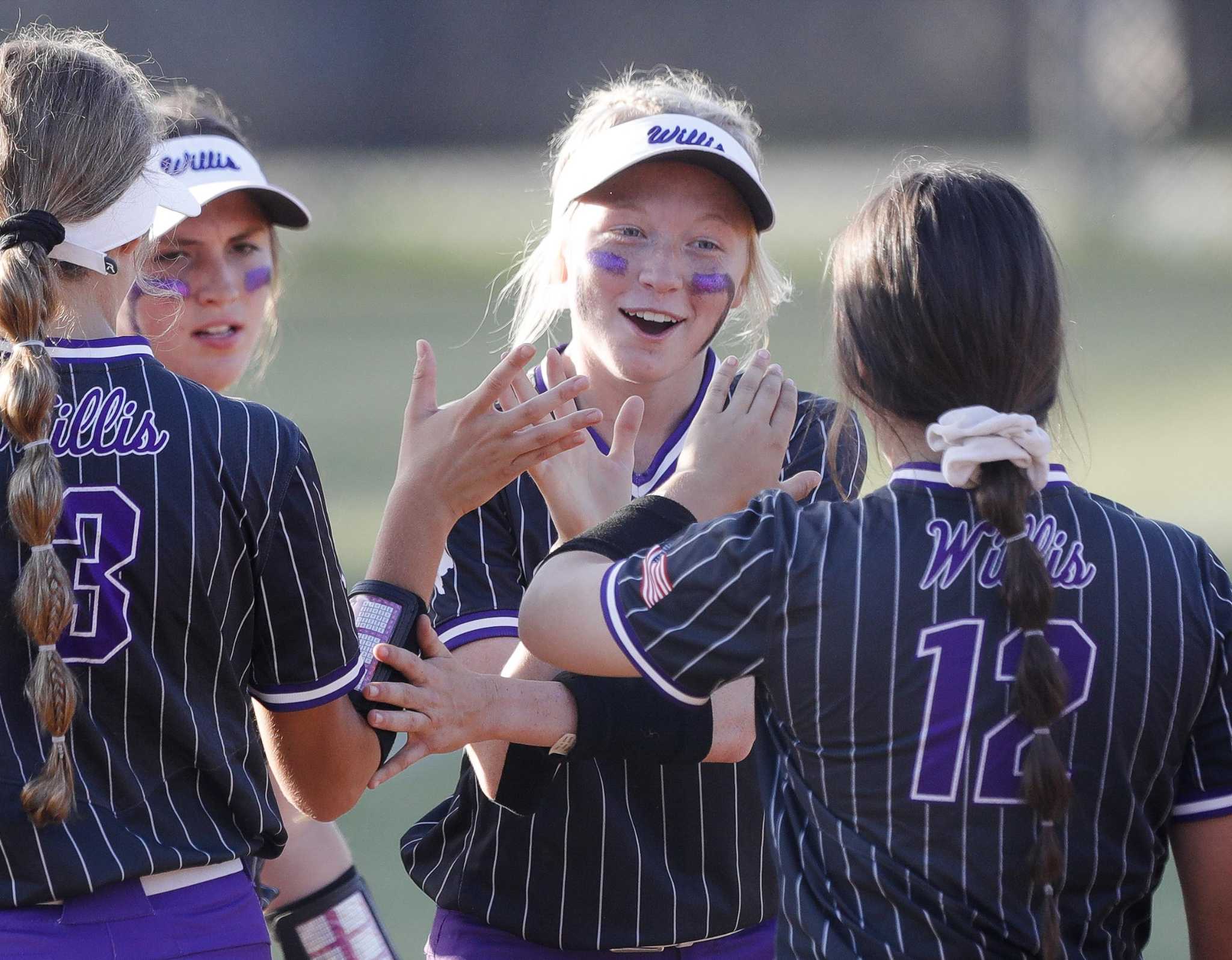 Willis knocks off Conroe to clinch playoff spot
