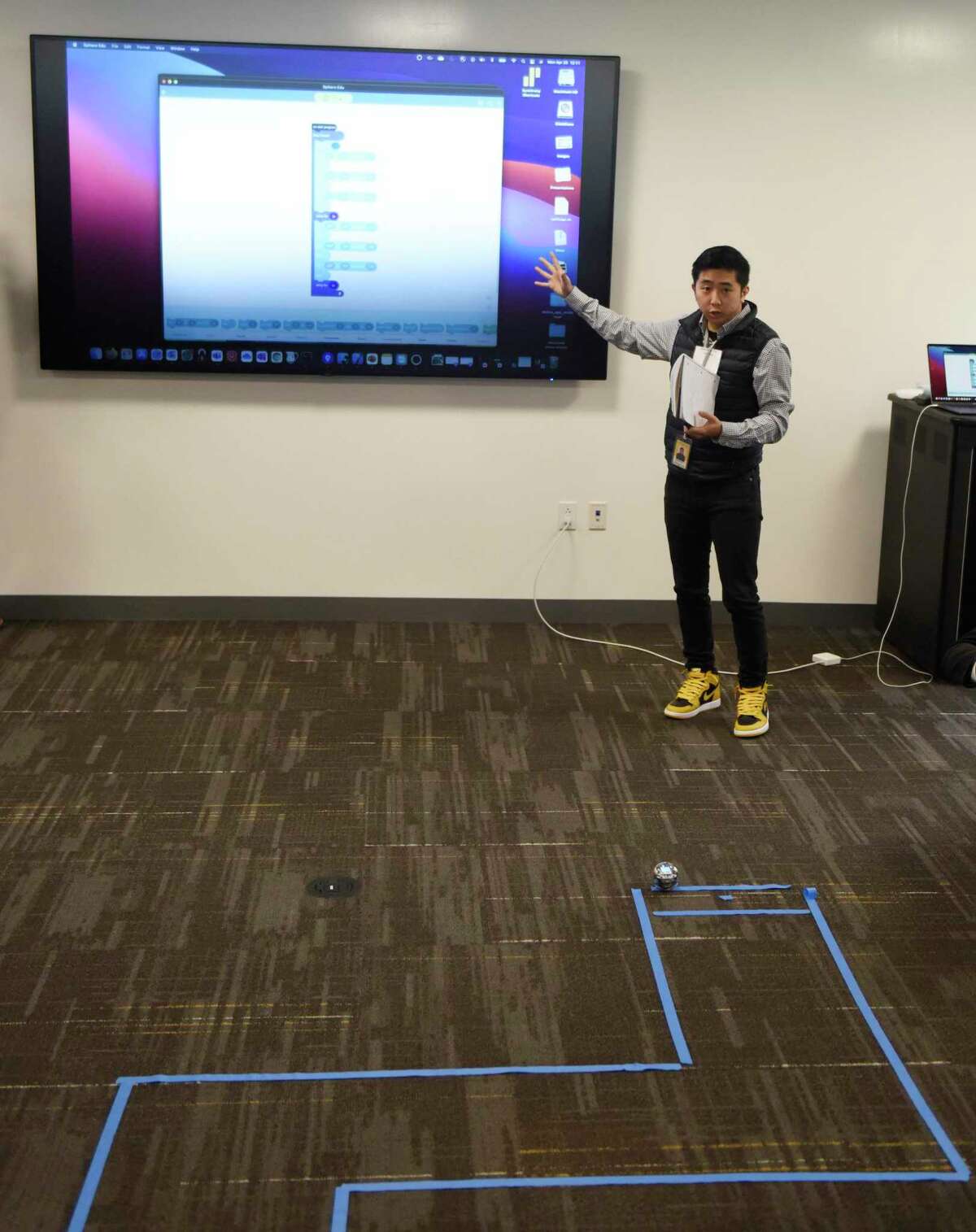 Synchrony’s new academy helps train students, workers in digital economy