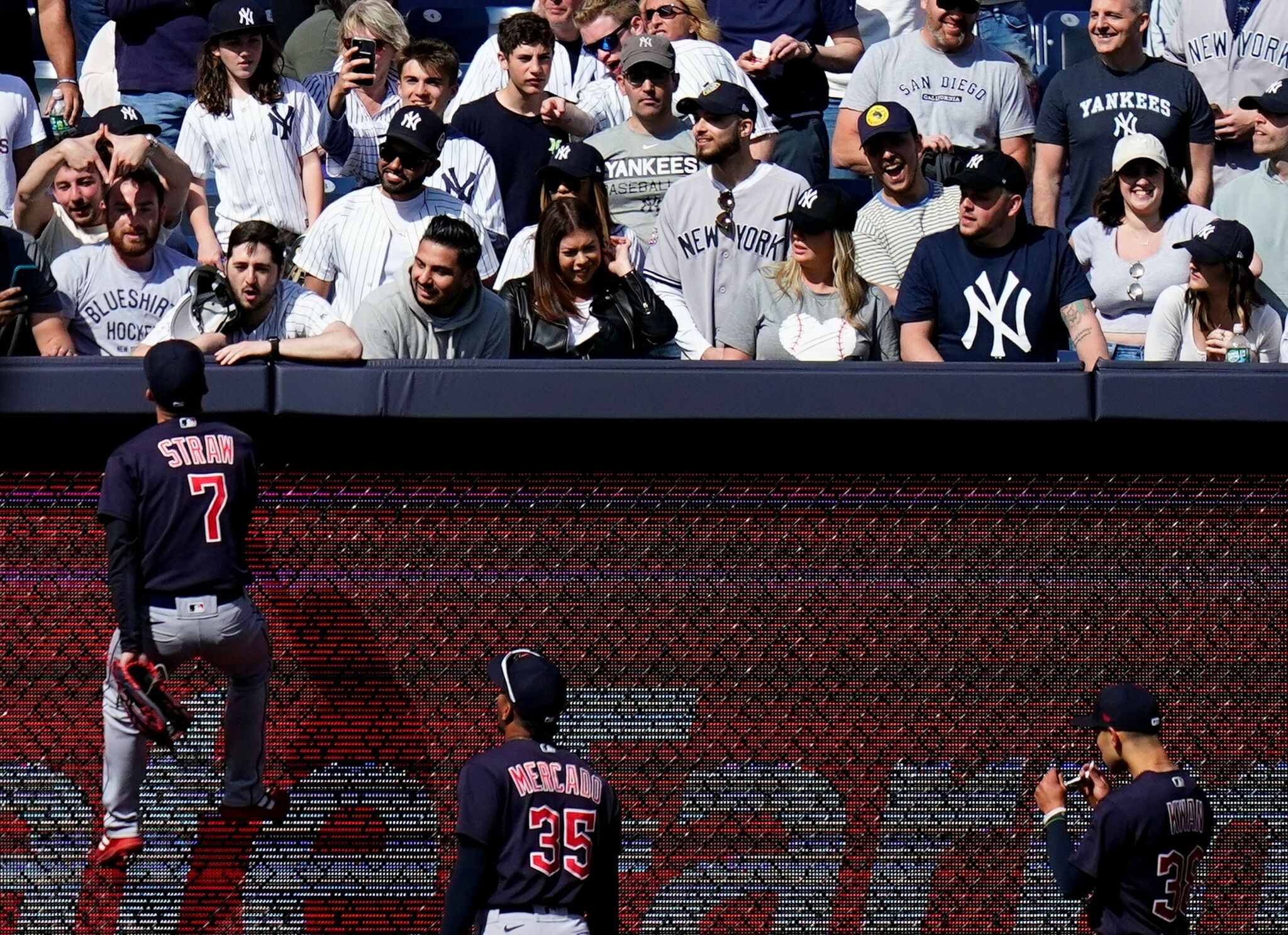 Here's what Cleveland center fielder Myles Straw yelled at Yankees fans ...
