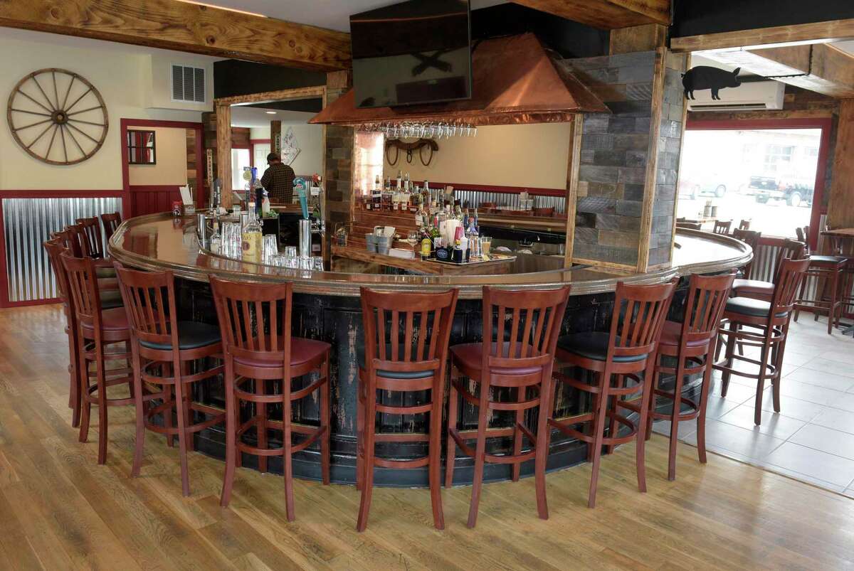 Farmboys Smokin' Bar-B-Q opens in Danbury