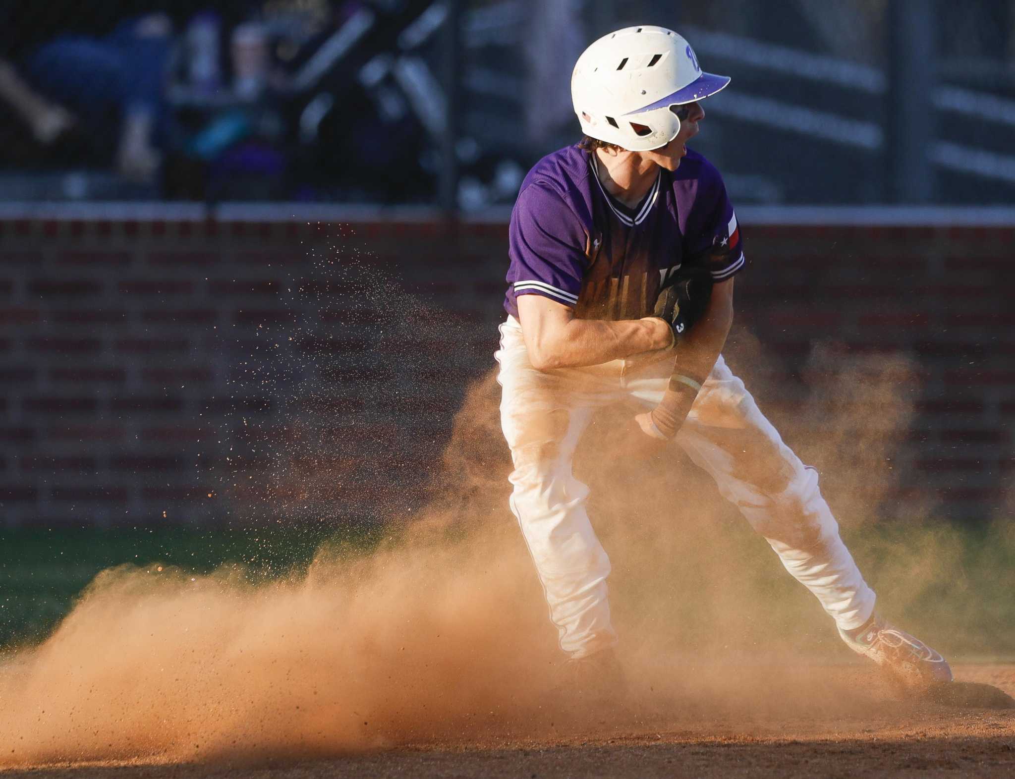 Willis stays alive with crucial win at Conroe