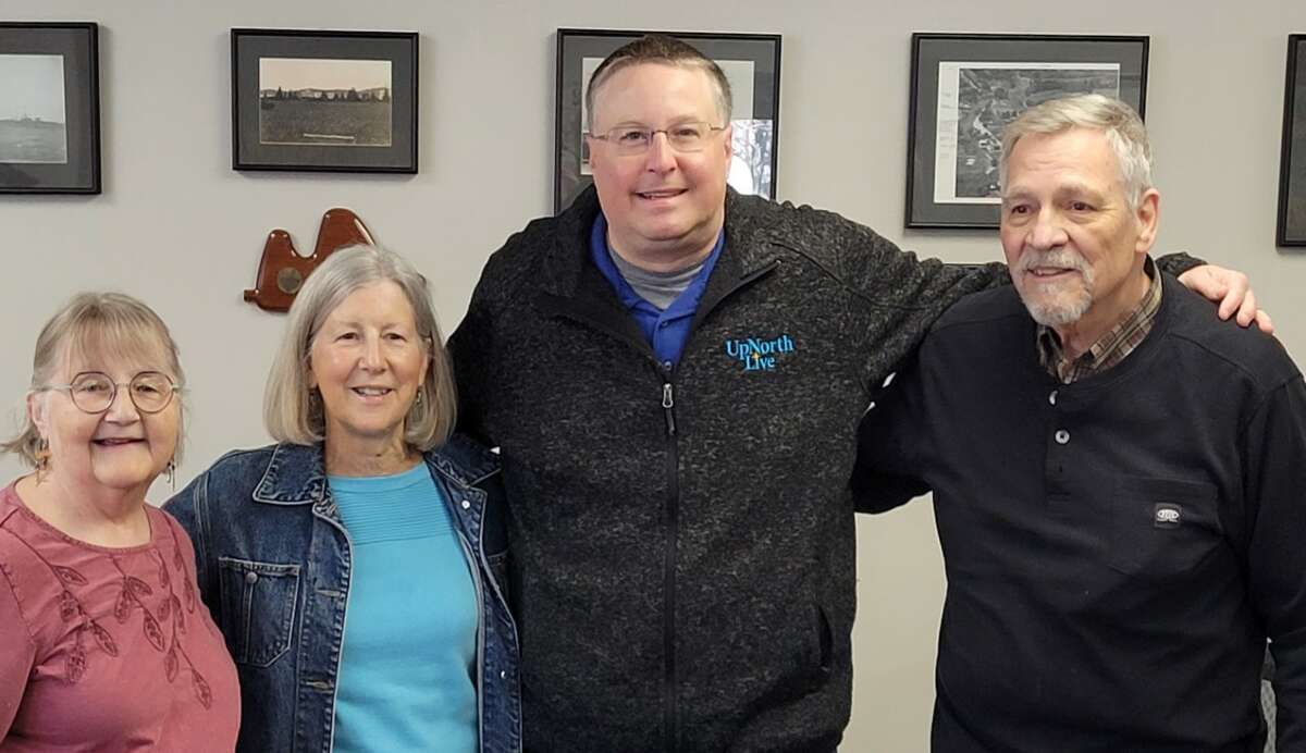Joe Charlevoix visits Near and Farr Friends group