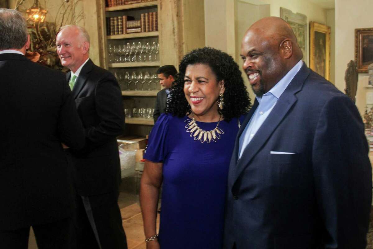 Bush twins help raise $1.8M for Houston Literacy Foundation