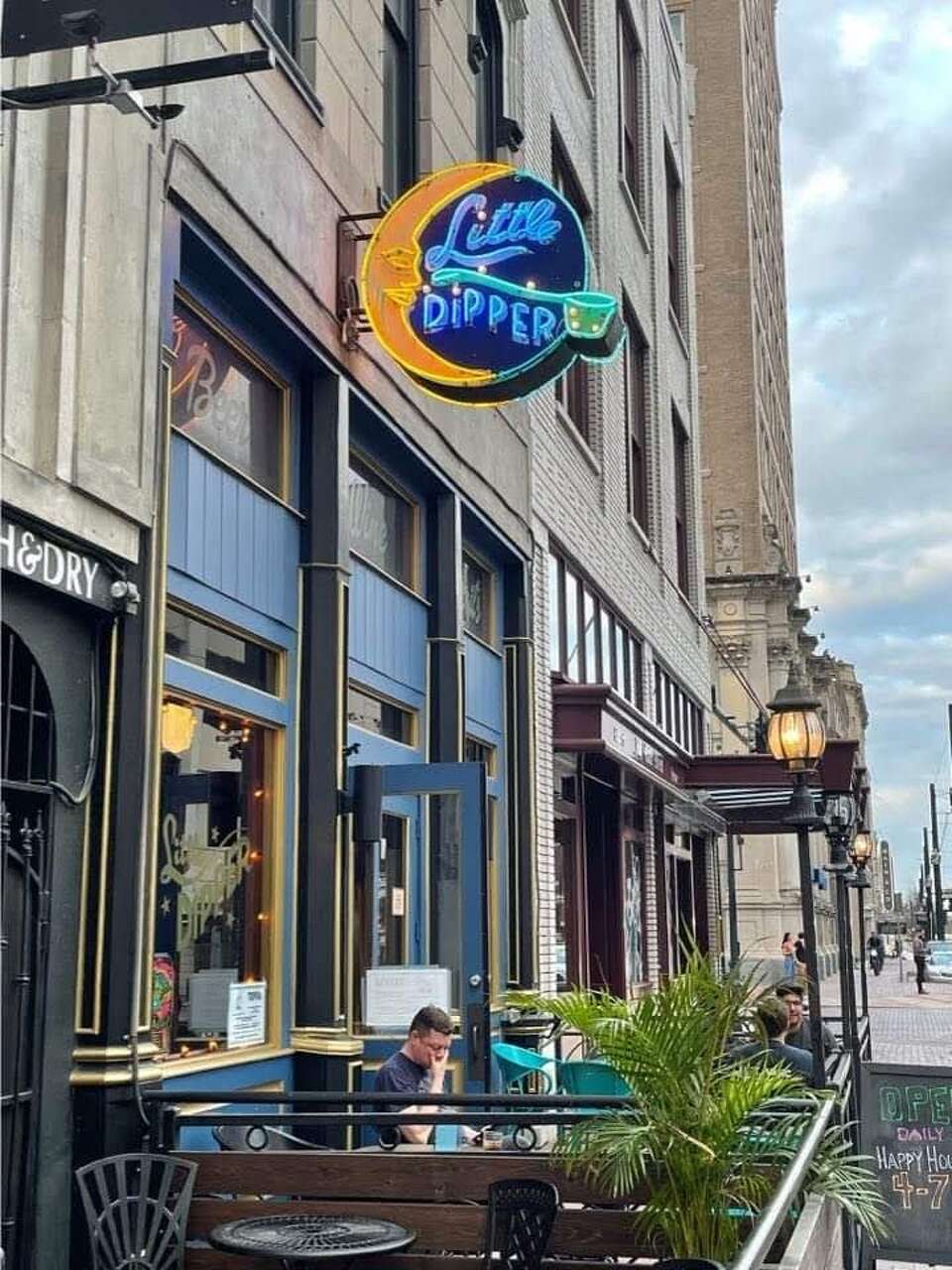 16 excellent bars in downtown Houston to visit now