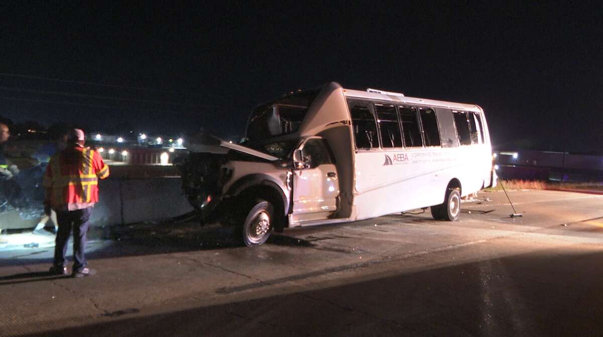 Bus carrying baseball players from Tomball crashes, flips in Waller