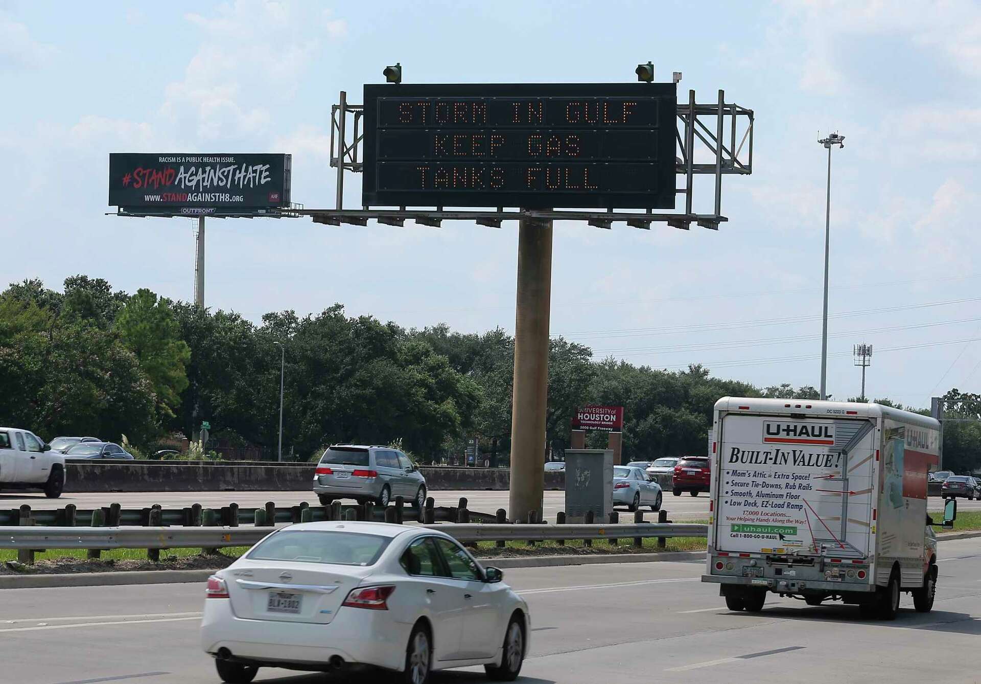 Texas' highway fatality signs by TxDOT cause more crashes