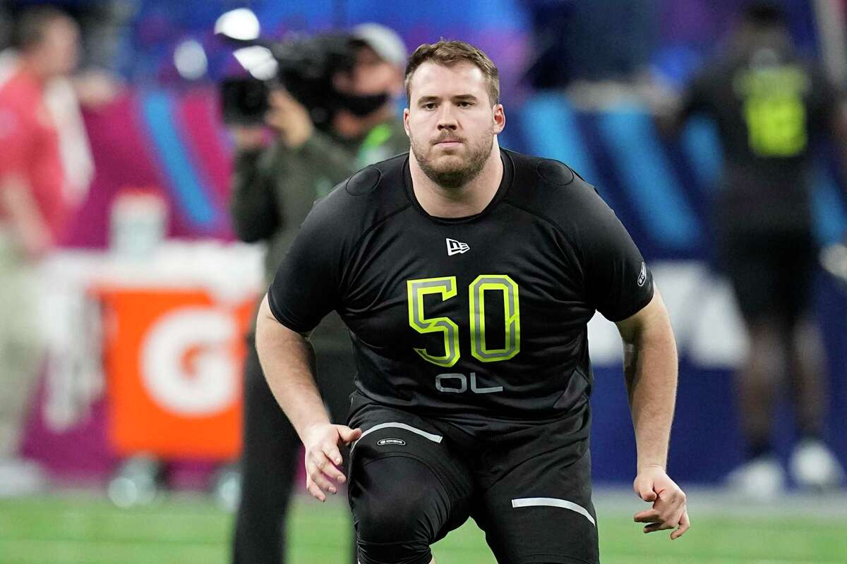 Darien’s Andrew Stueber selected by New England in seventh round of NFL ...