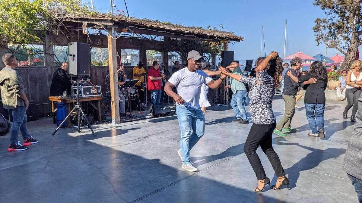 Waterfront SF bar in troubled waters over lease dispute