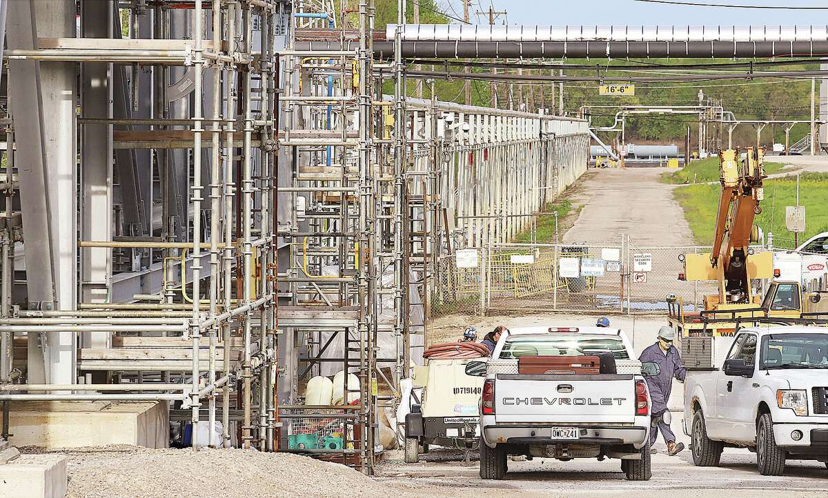 Aging pipelines, pipeline leaks, oil spills pose problems for Illinois