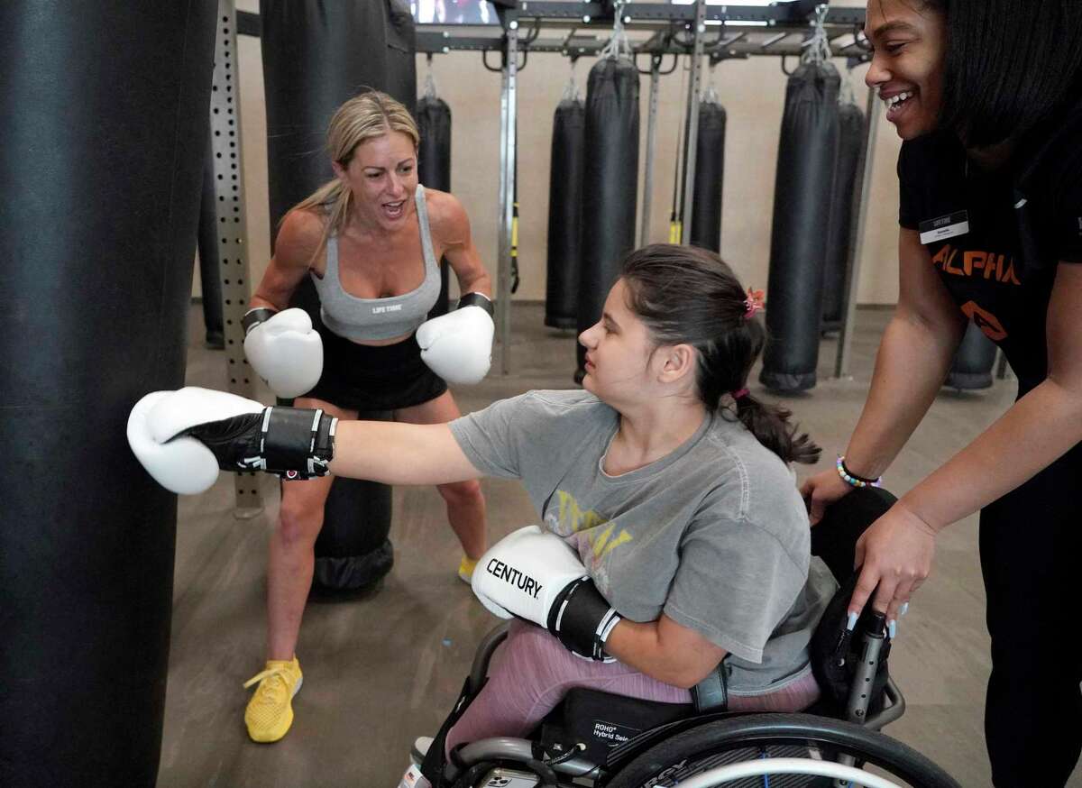 Workouts give Houston mom and paralyzed daughter physical and emotional ...