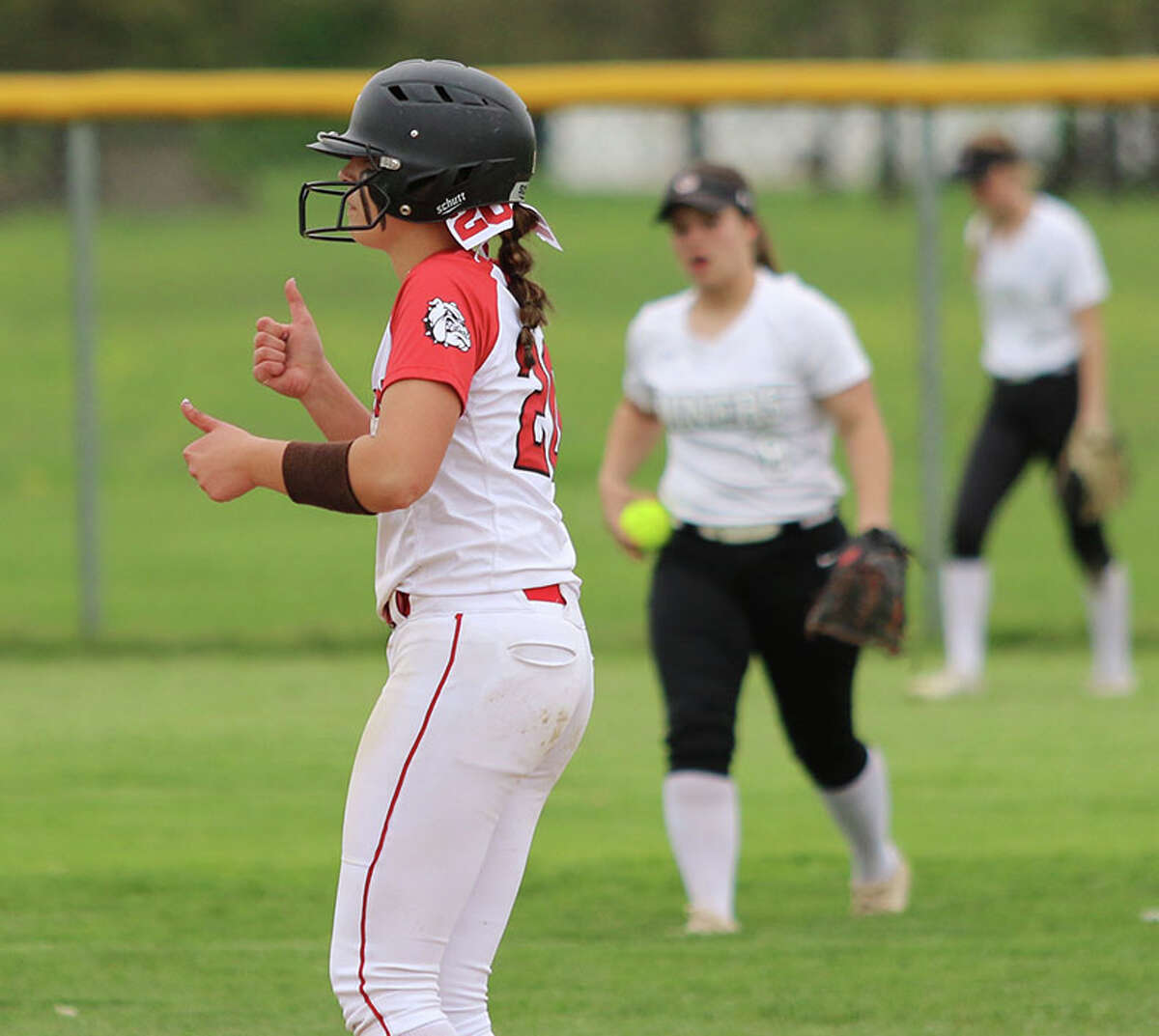 Gillespie Miners softball nears SCC title by beating Staunton Bulldogs